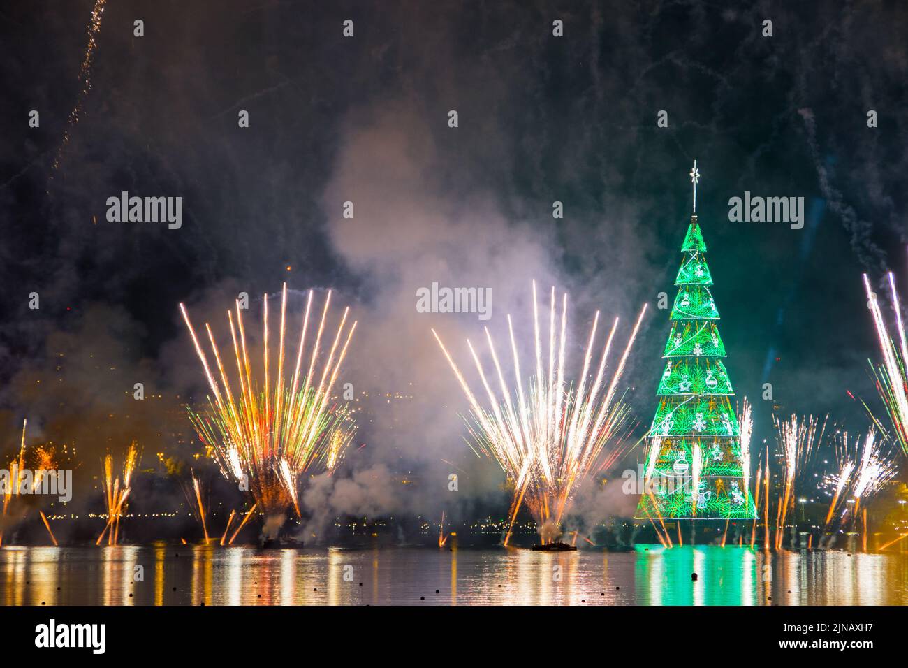 Inauguration of the Christmas tree of Rodrigo de Freitas Lagoon - Rio ...