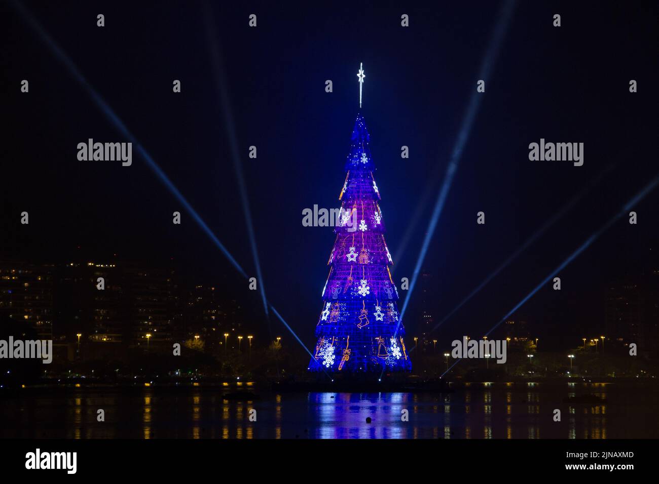 Inauguration of the Christmas tree of Rodrigo de Freitas Lagoon - Rio ...