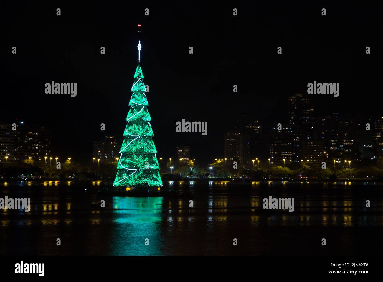 Inauguration of the Christmas tree of Rodrigo de Freitas Lagoon - Rio ...