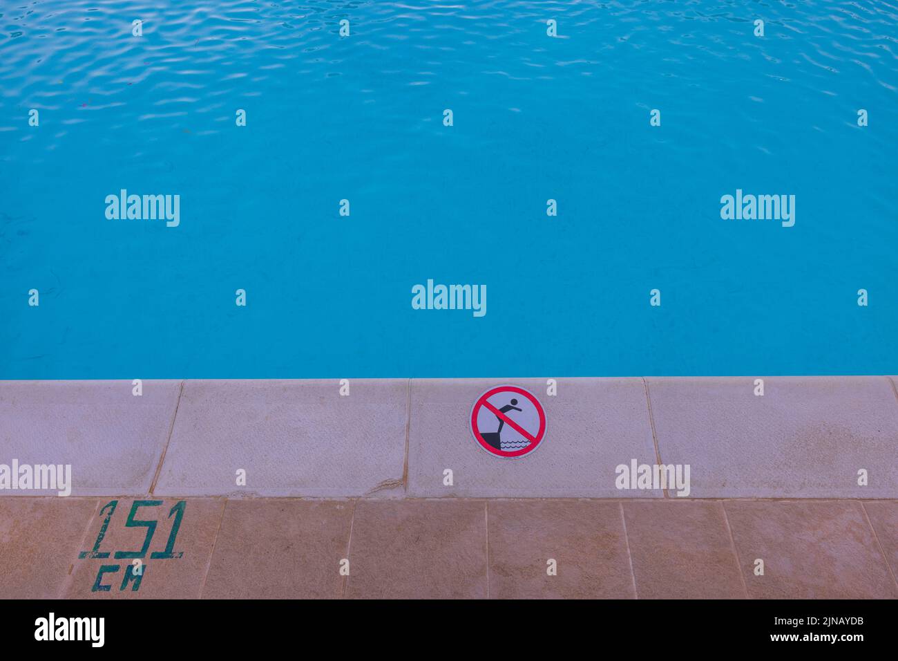 Close up view of warning sign on outdoor swimming pool Stock Photo - Alamy