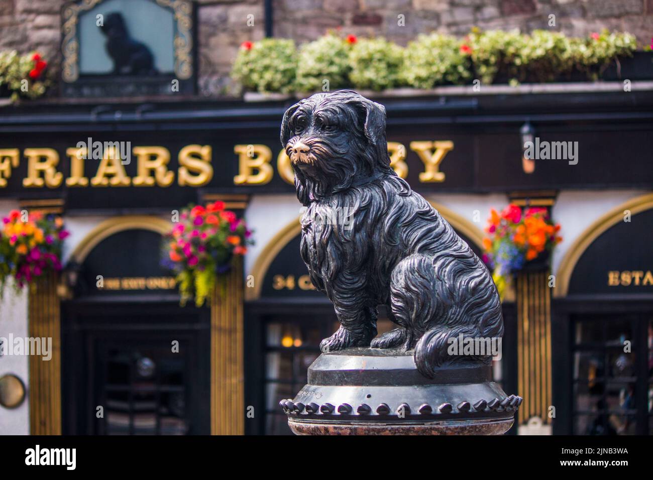 Greyfriars Bobby statue in front of eponymous pub in Edinburgh ...