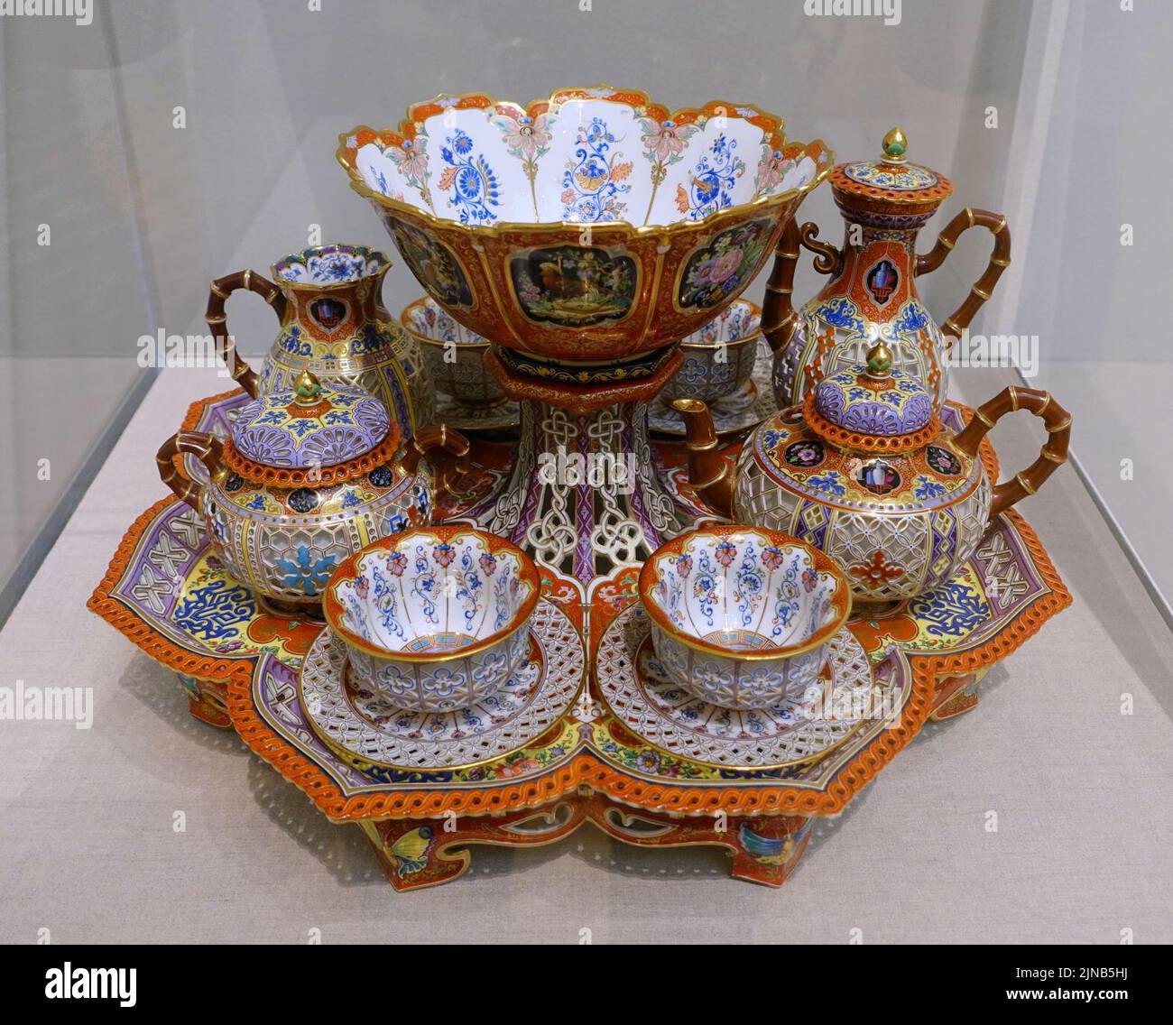 Porcelain marks chinois hi-res stock photography and images - Alamy