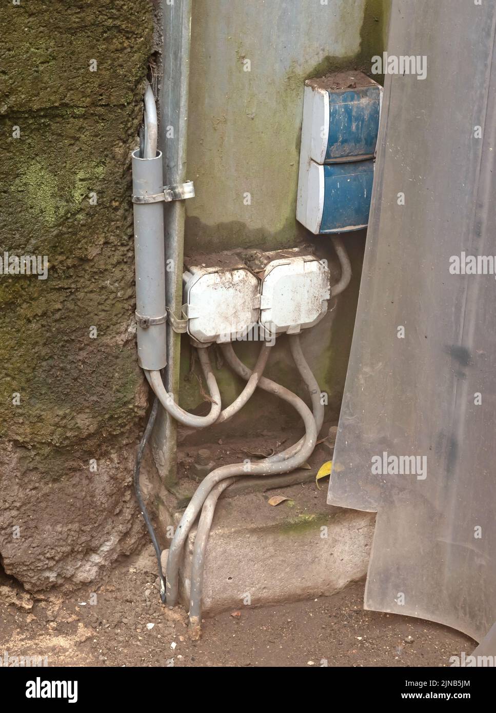 Outside electrical socket hi-res stock photography and images - Alamy