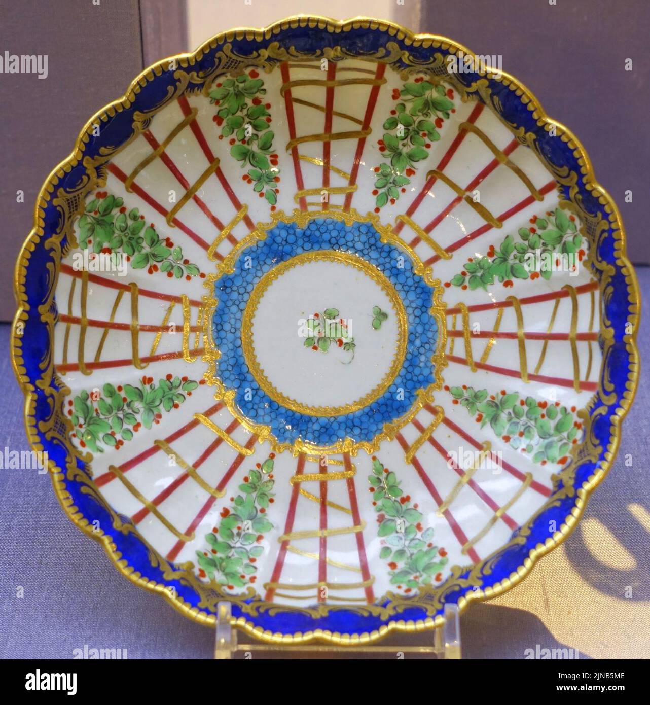 Tea bowl and saucer, red hop trellis, Worcester porcelain, c. 1755-1780 ...