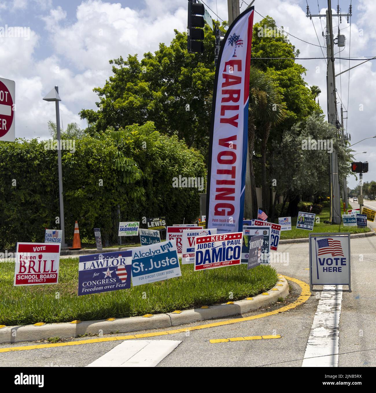 Miami voting signs hi-res stock photography and images - Alamy