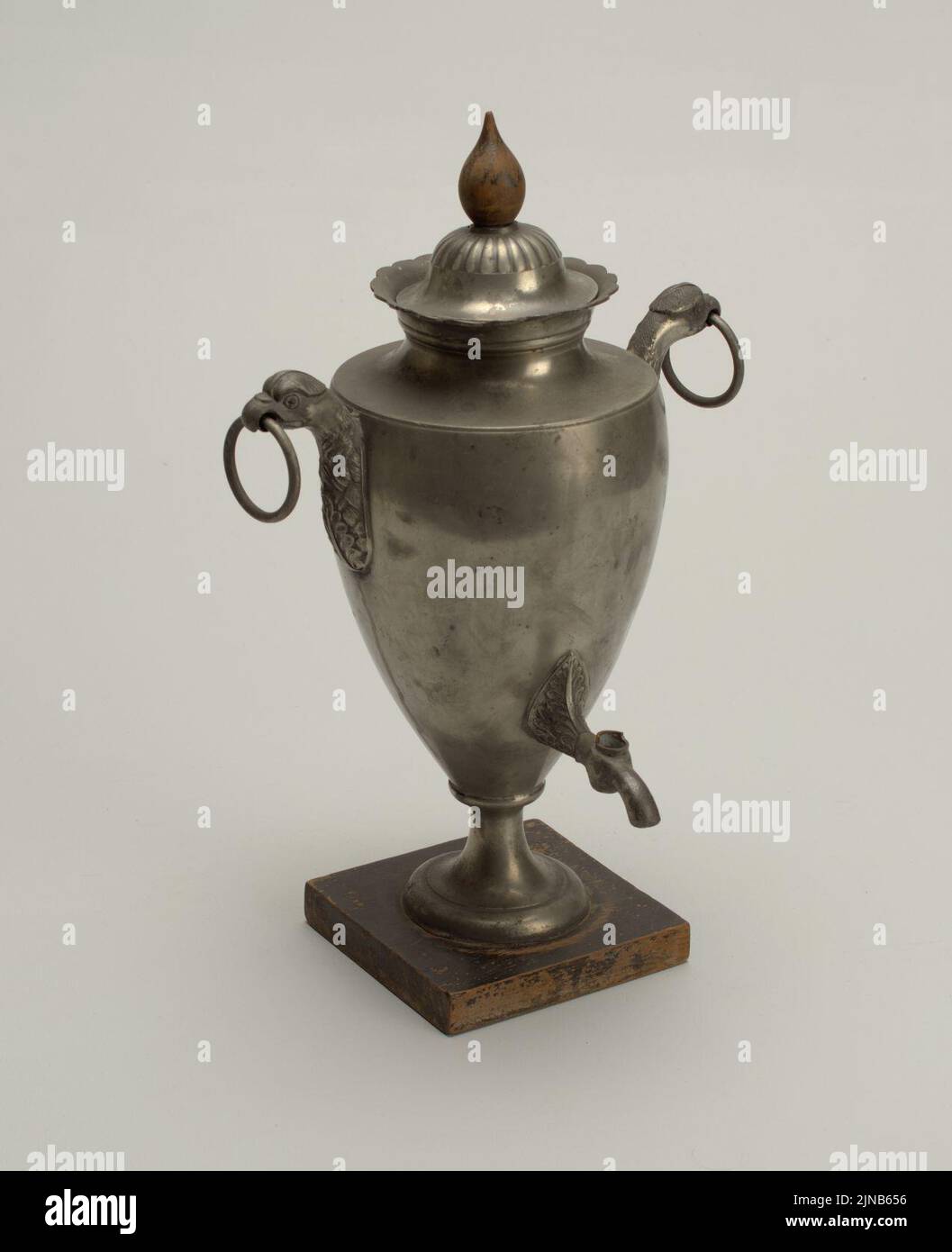 Tea Urn And Cover Stock Photo - Alamy