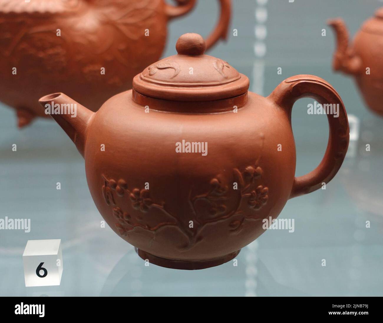 Teapot, Delft, c. 1680, red stoneware Stock Photo - Alamy
