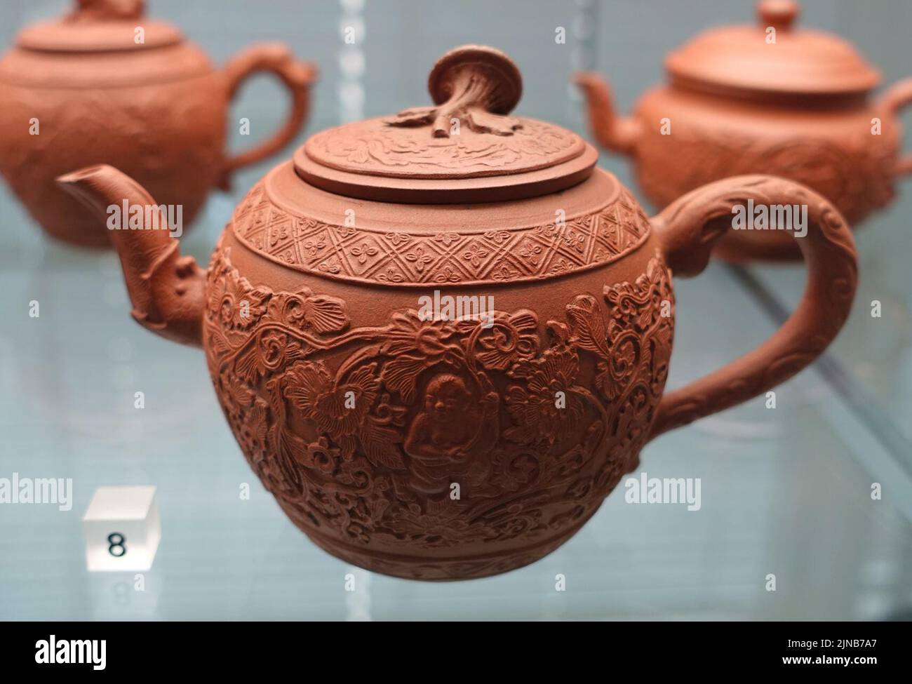 Teapot, England, 1700-1750, reddish brown stoneware Stock Photo - Alamy
