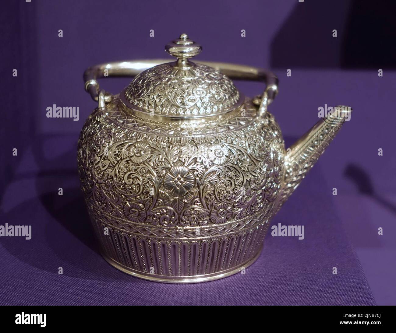 Teapot manufacturing hi-res stock photography and images - Alamy