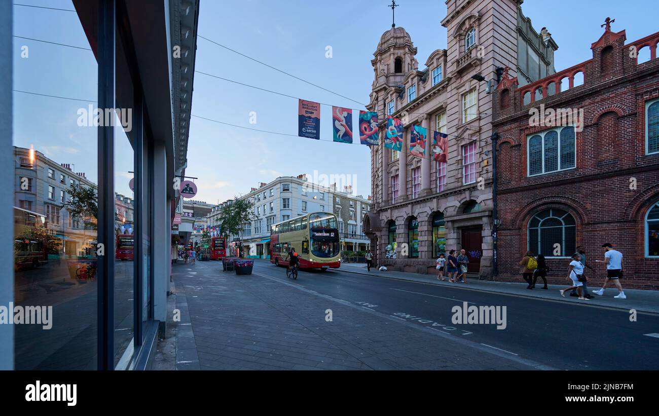 Hove shopping streets hi-res stock photography and images - Alamy