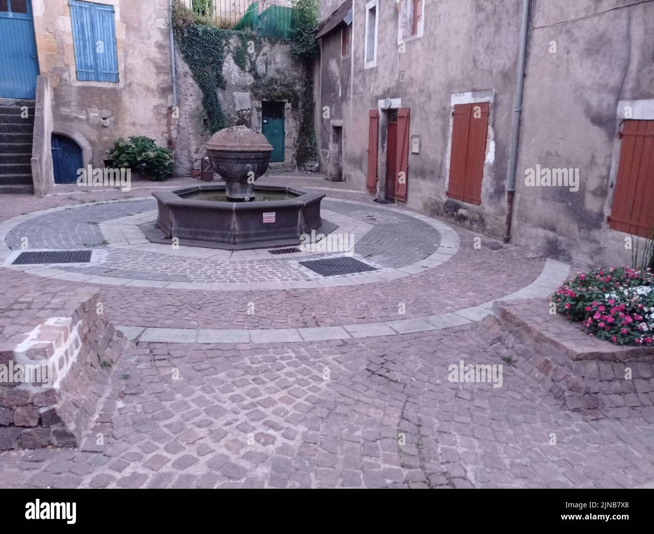 VIEILLE VILLE DE MONTLUÇON , ALLIER , FRANCE Stock Photo - Alamy