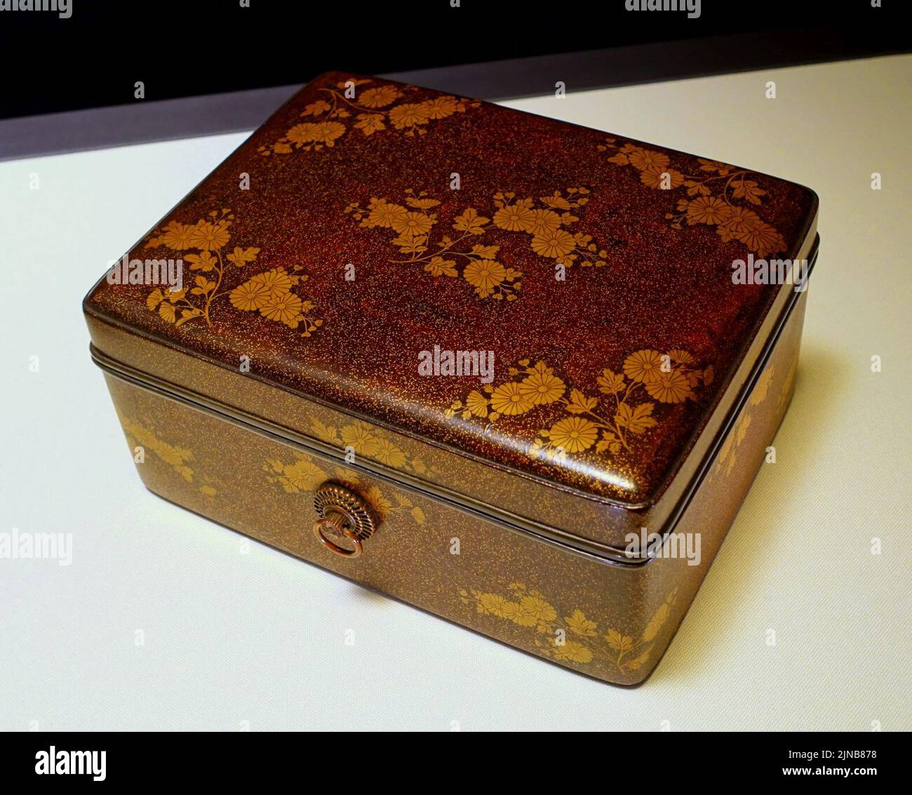 Tebako with chrysanthemum branch design, Nambokucho period, 1300s AD ...