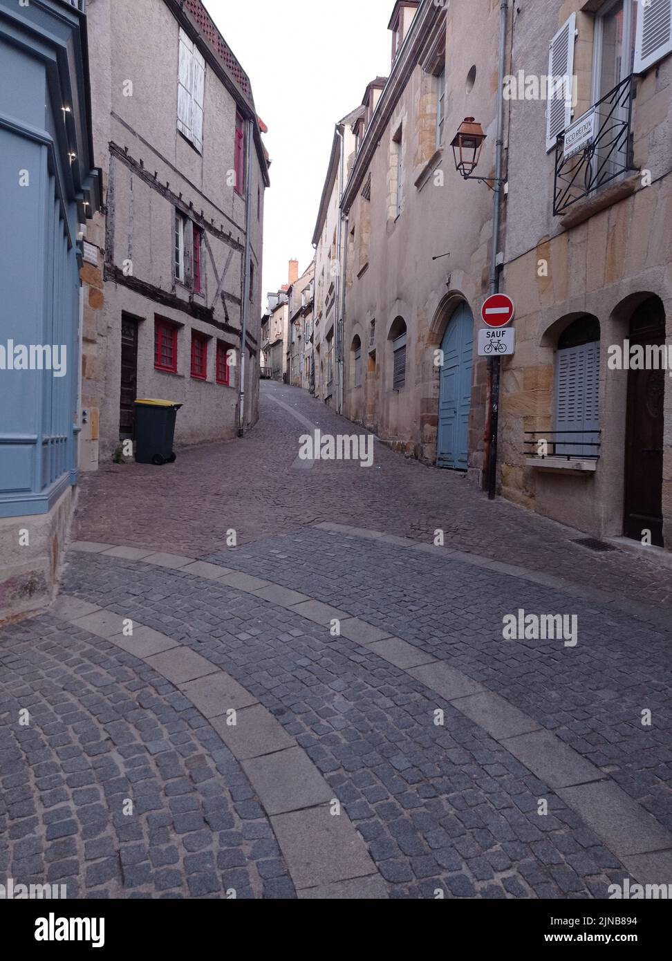 VIEILLE VILLE DE MONTLUÇON , ALLIER , FRANCE Stock Photo - Alamy