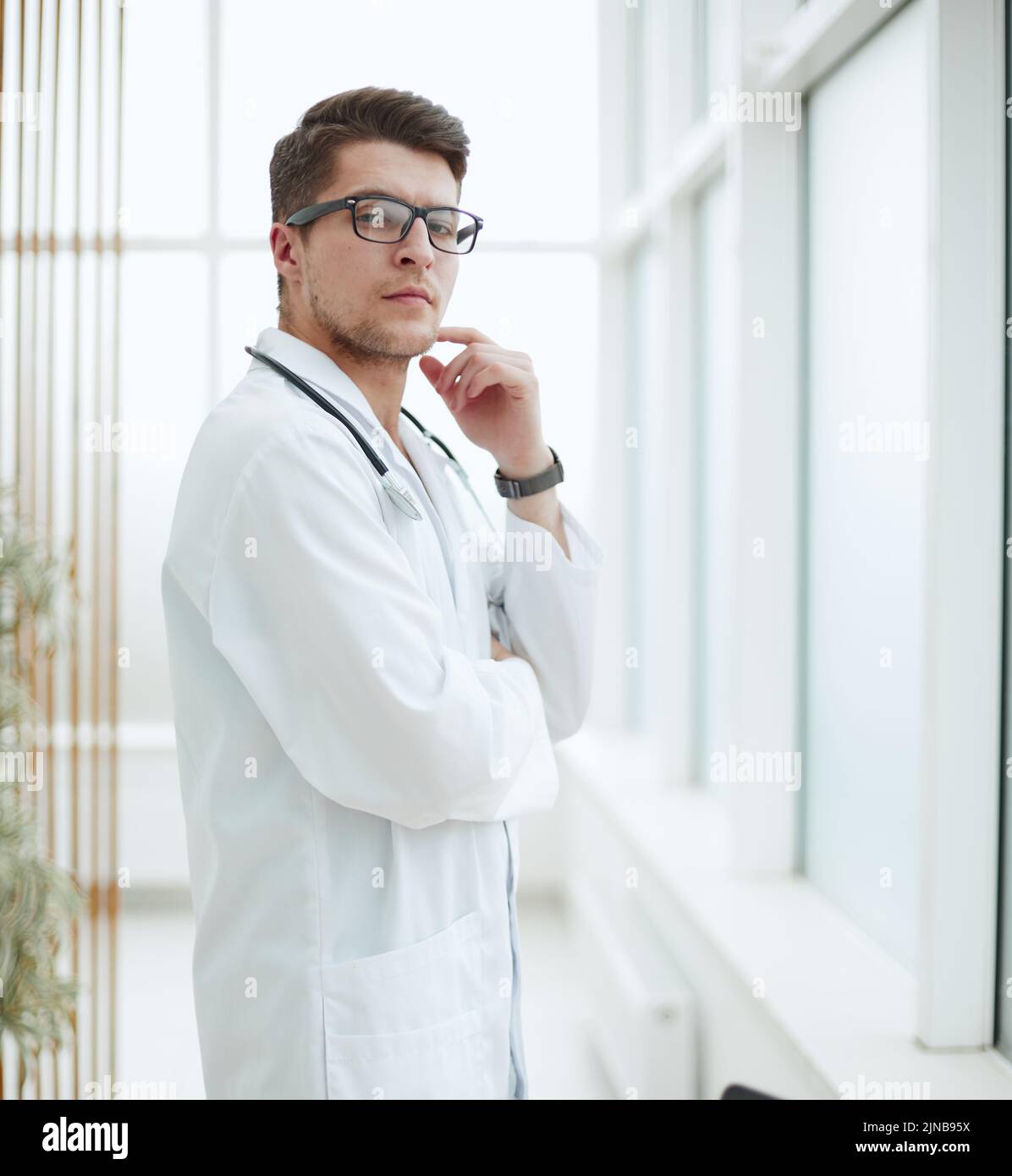Doctor portrait in medical hi-res stock photography and images - Alamy