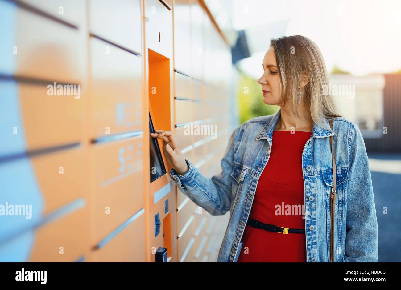 Mailing machine hi-res stock photography and images - Alamy