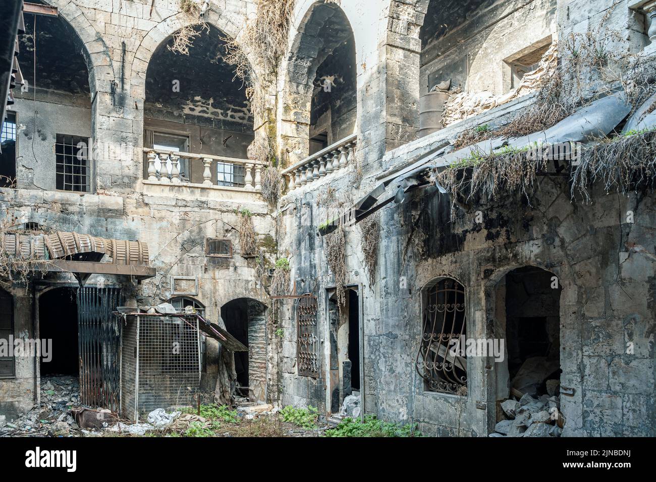 Aleppo souk ruin hi-res stock photography and images - Alamy