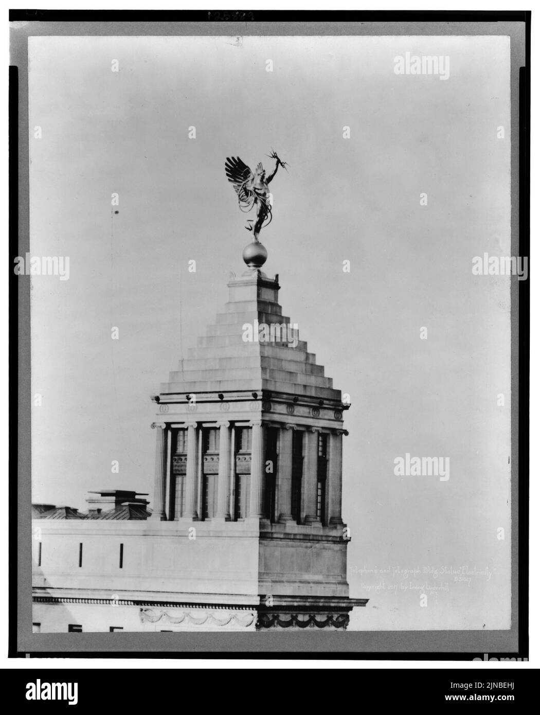 Telephone & Telegraph Bldg., Statue ''Electricity'' Stock Photo - Alamy