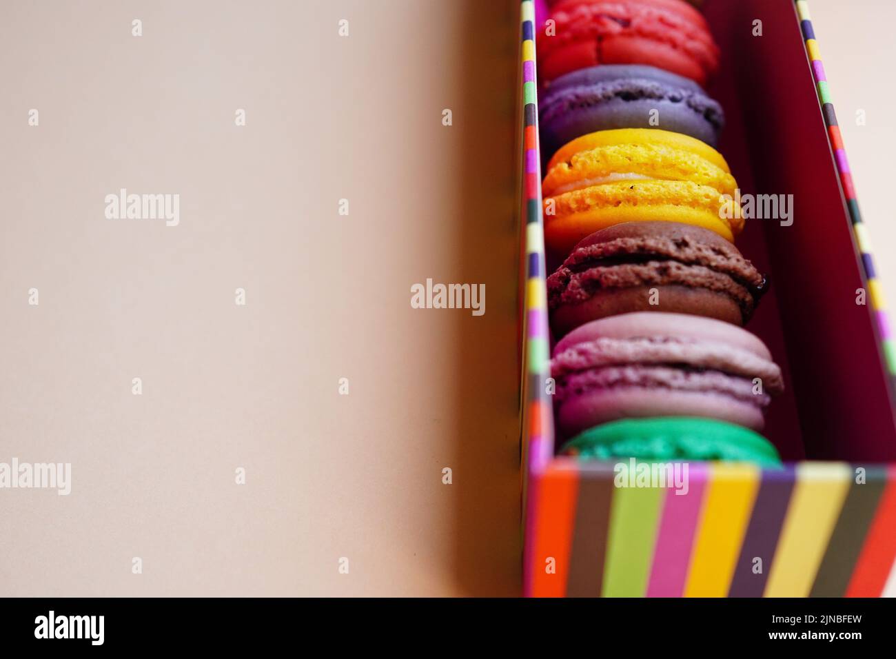 Box wrapping hi-res stock photography and images - Alamy