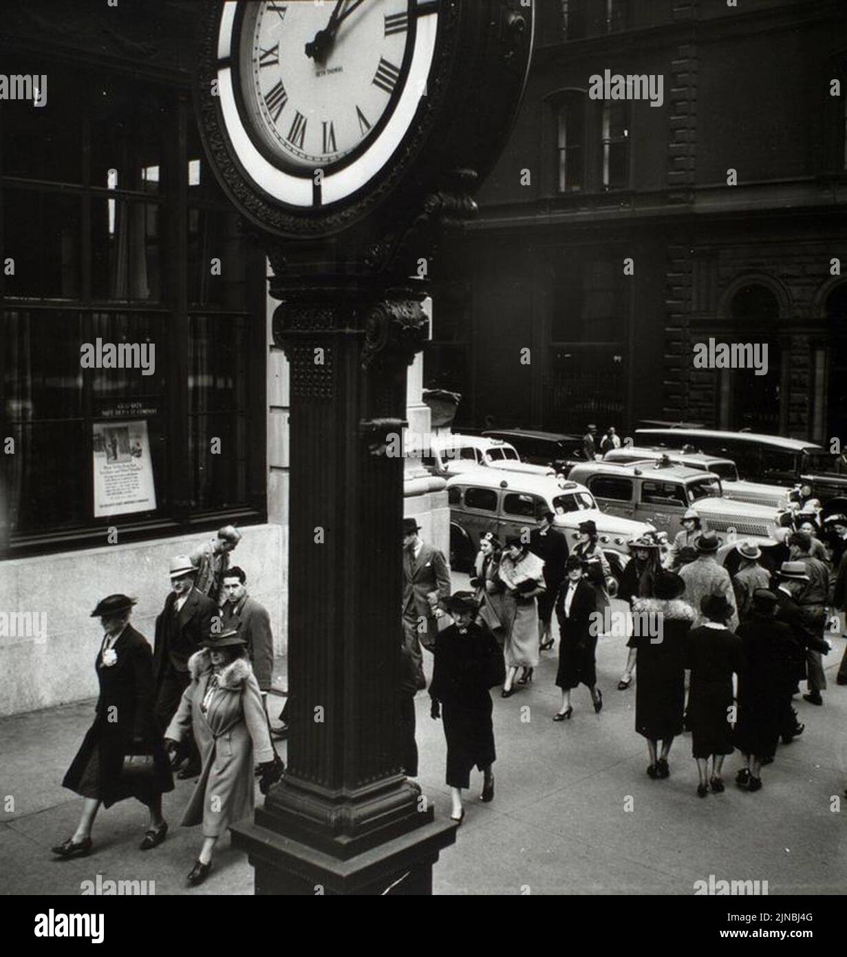 Tempo of the City I Fifth Avenue and 44th Street in Manhattan in 1938 ...