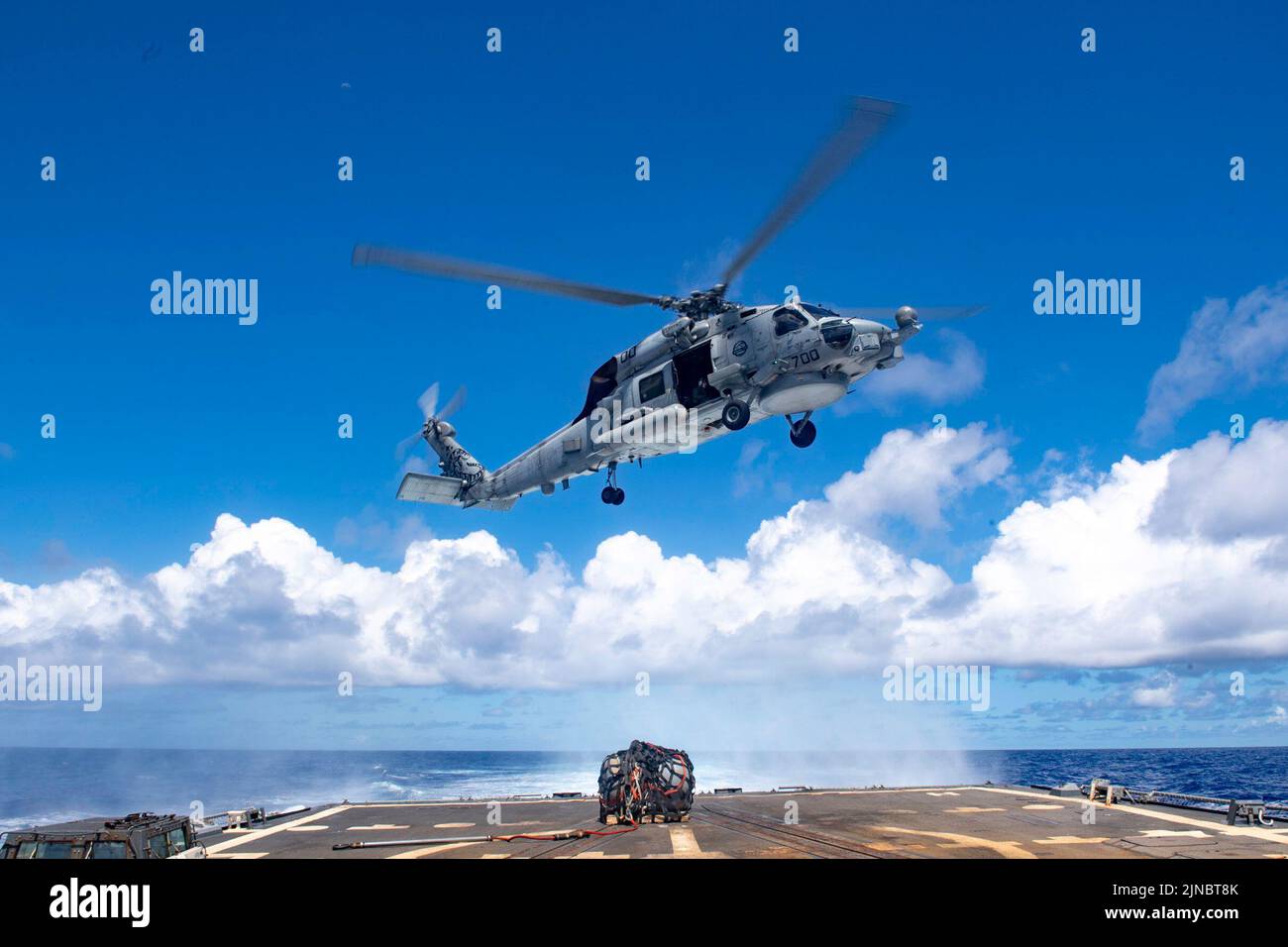 220622-N-UJ411-1024 PACIFIC OCEAN (June 22, 2022) An MH-60R Sea Hawk ...
