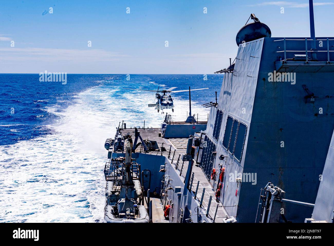 220622-N-UJ411-1168 PACIFIC OCEAN (June 22, 2022) An MH-60R Sea Hawk ...