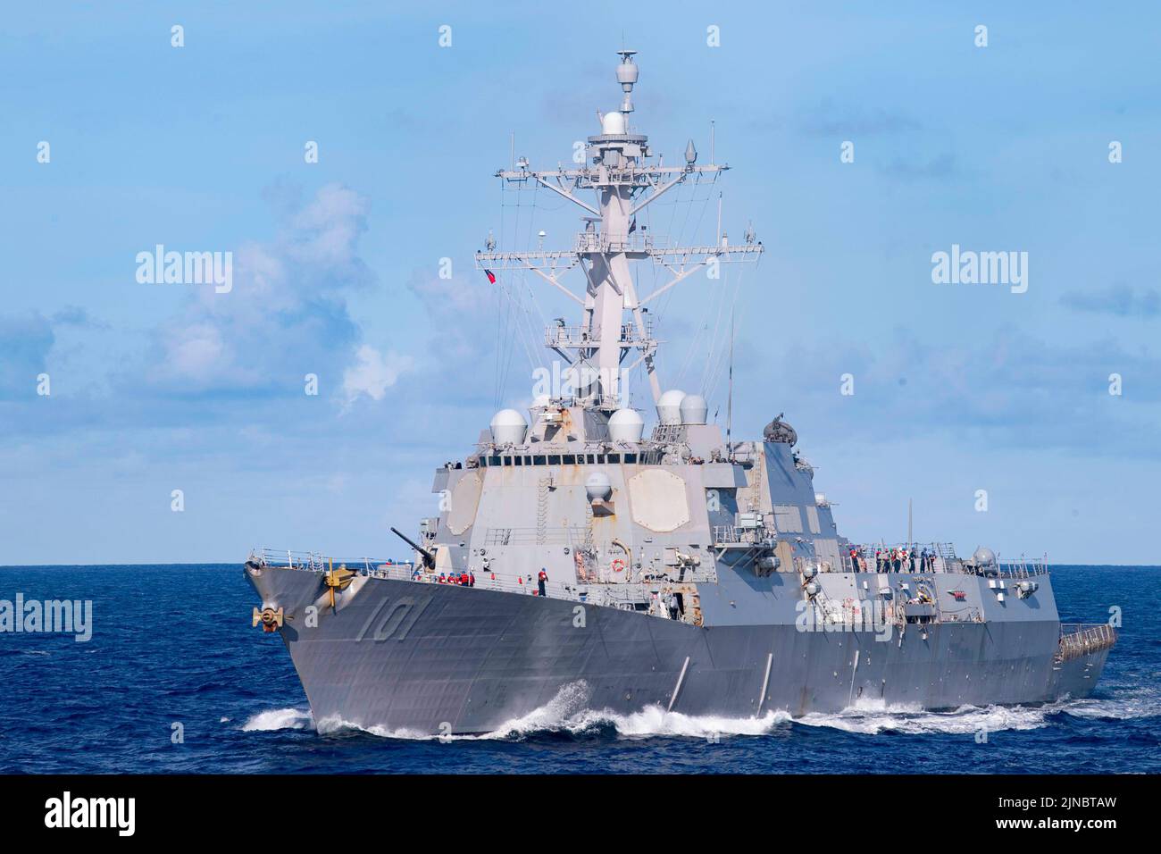 220621-N-UJ411-1062 PACIFIC OCEAN (June 21, 2022) The Arleigh Burke ...