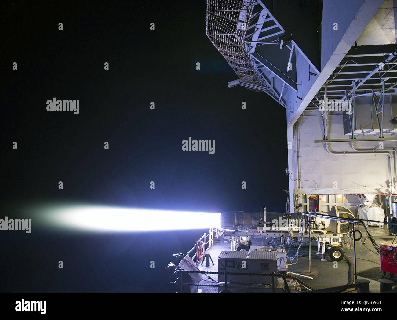 Test a F414 engine on the fantail aboard aircraft carrier USS George ...