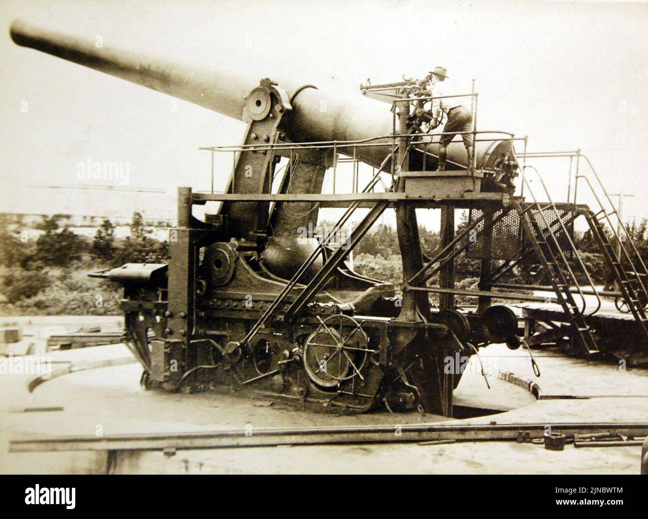 Testing of 14'' coast defense gun at Sandy Hook, New Jersey, November ...