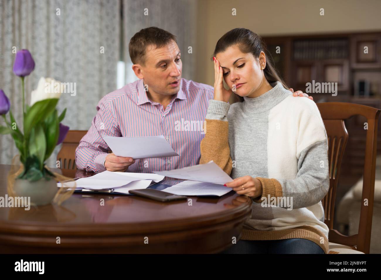 Family couple reading mail together Stock Photo - Alamy