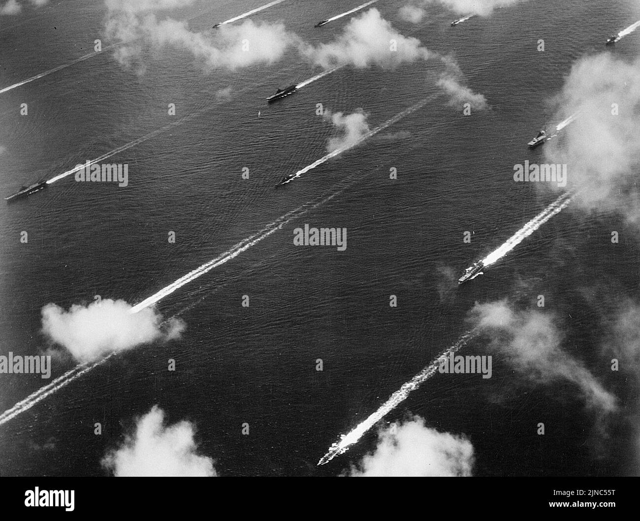 TF 38 en route to Japan 1945 Stock Photo - Alamy