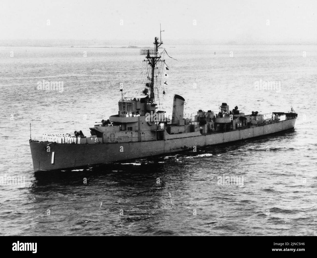 Thai frigate Pin Klao (DE-1) underway off New York City (USA) on 6 ...