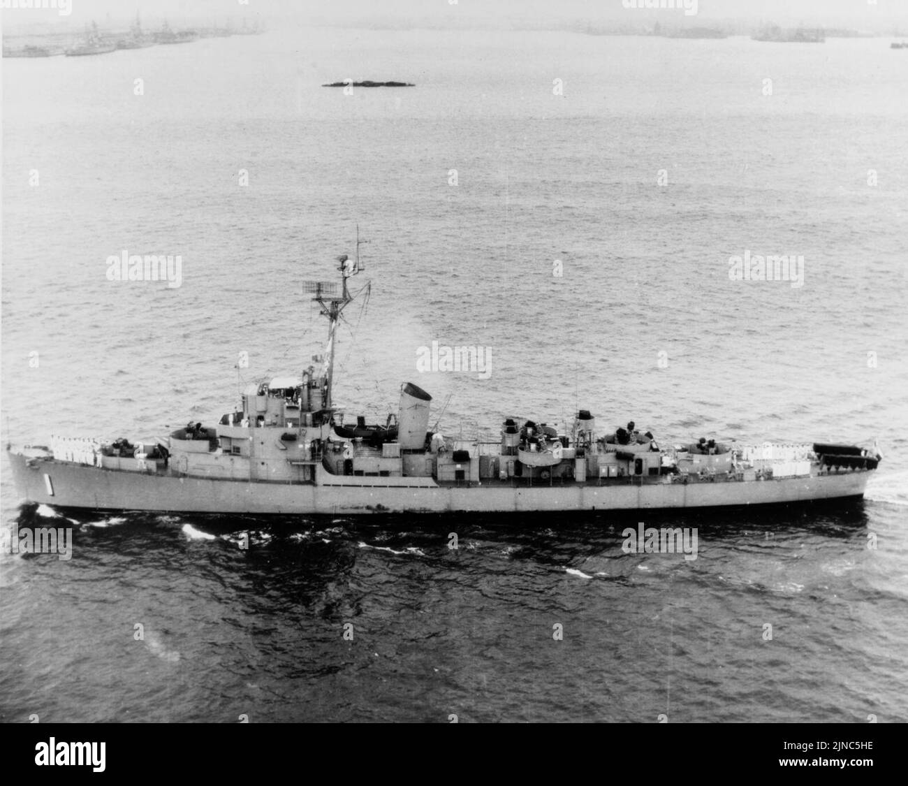 Thai frigate Pin Klao (DE-1) underway in New York Harbor (USA) on 6 ...
