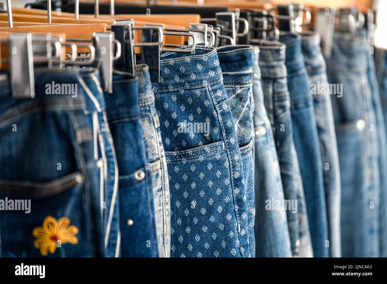 Ready made clothes store hi-res stock photography and images - Alamy