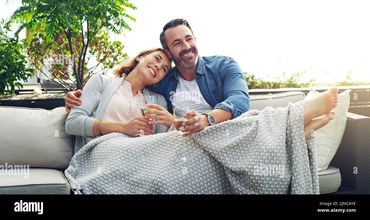 Woman kicking man hi-res stock photography and images - Alamy