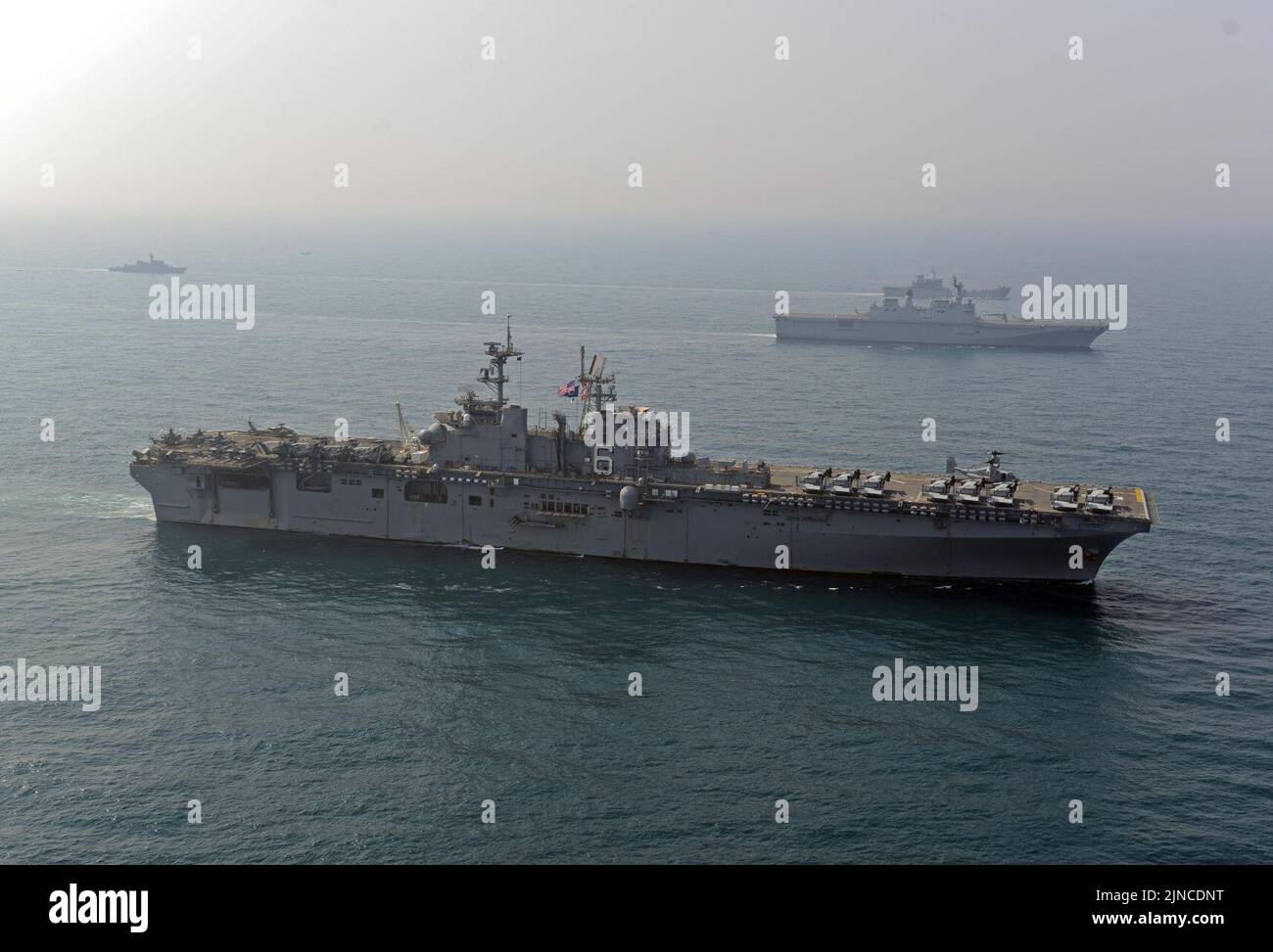 The amphibious assault ship USS Bonhomme Richard (LHD 6), front ...