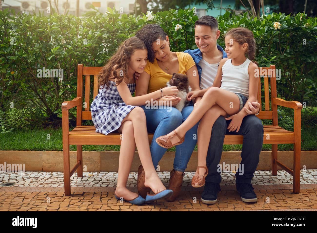 Father and daughter on a bench hi-res stock photography and images - Alamy