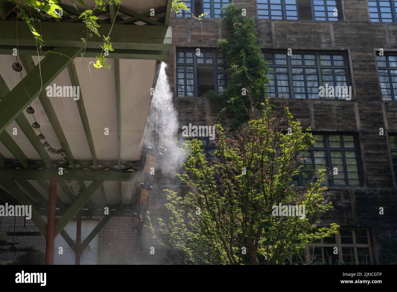 Prevention of overheating or heatstroke. Air conditioning and water ...