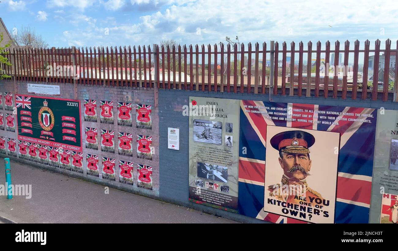 The famous Wall Murals of Belfast on the houses and Peace Wall ...