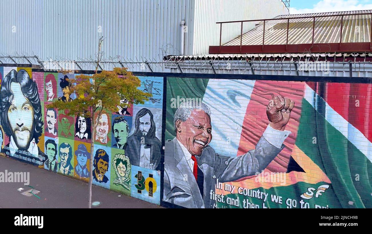 The famous Wall Murals of Belfast on the houses and Peace Wall ...