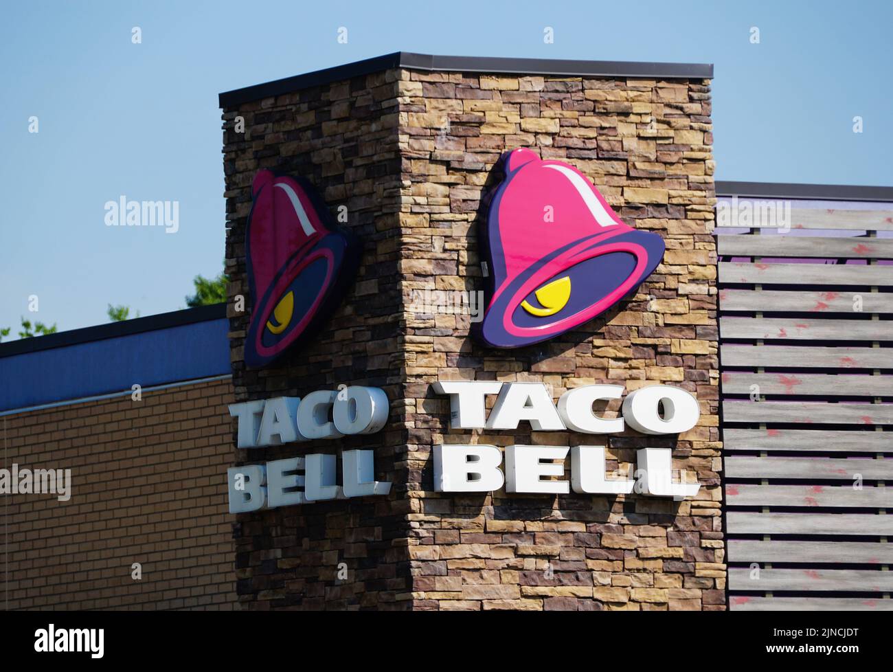 Taco bell sign hi-res stock photography and images - Alamy