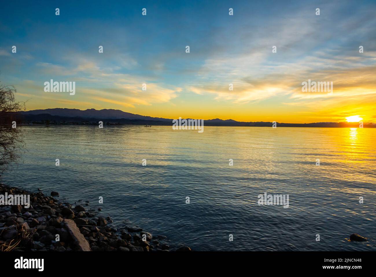 Dramatic vibrant sunset scenery in Lake Havasu State Park, Arizona ...