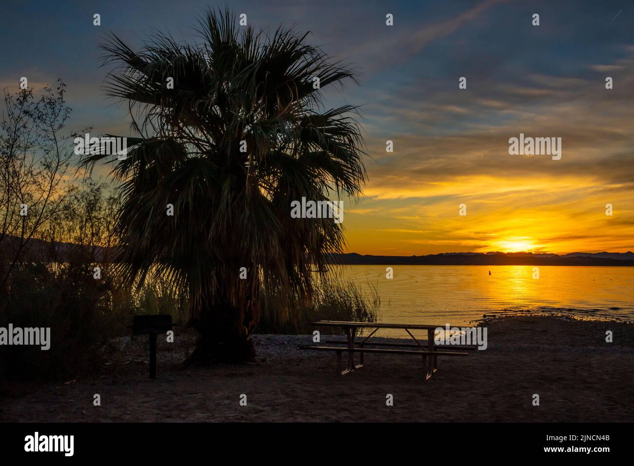 Dramatic vibrant sunset scenery in Lake Havasu State Park, Arizona ...