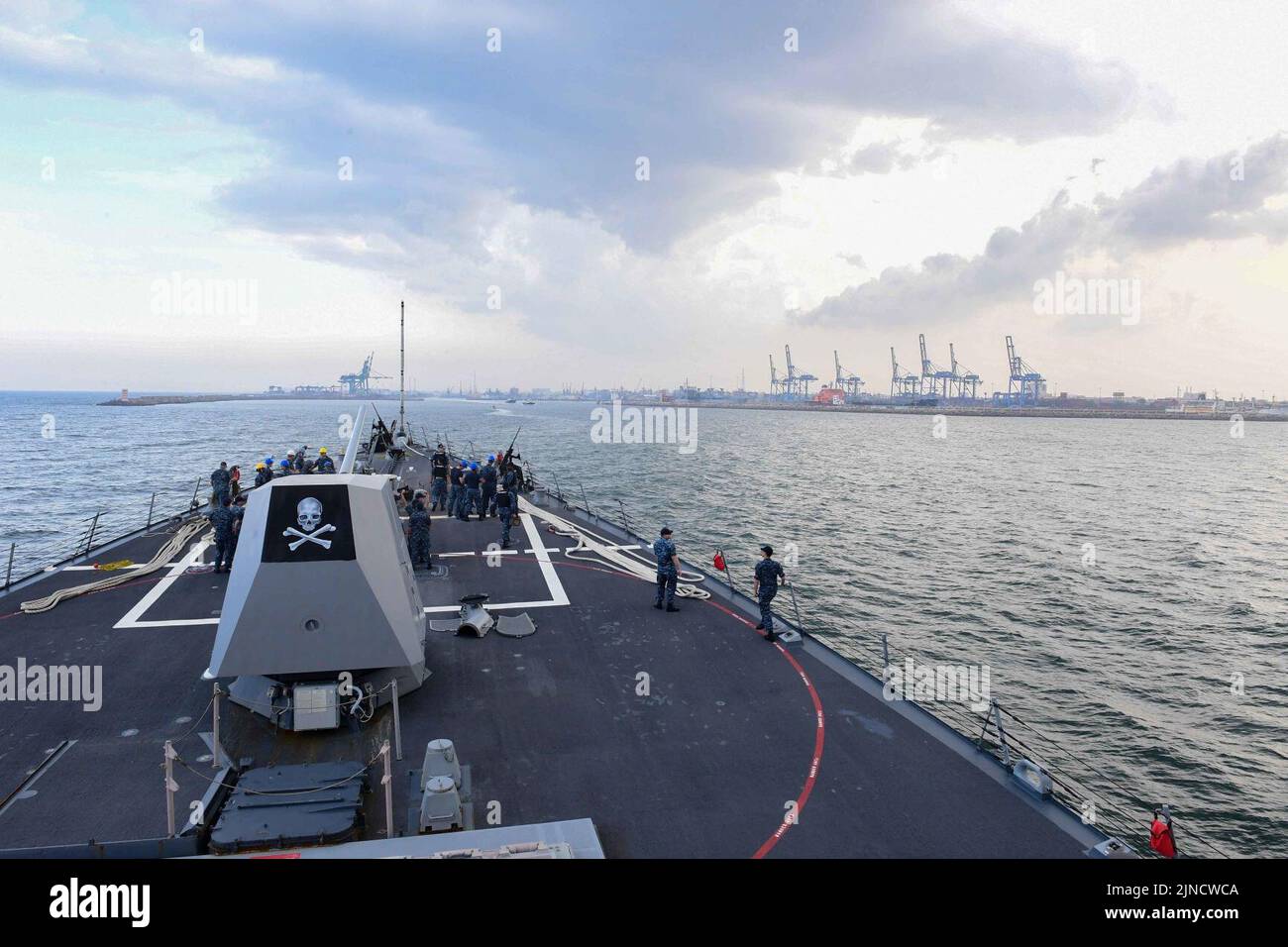 The Arleigh Burke-class guided-missile destroyer USS Kidd (DDG 100 ...