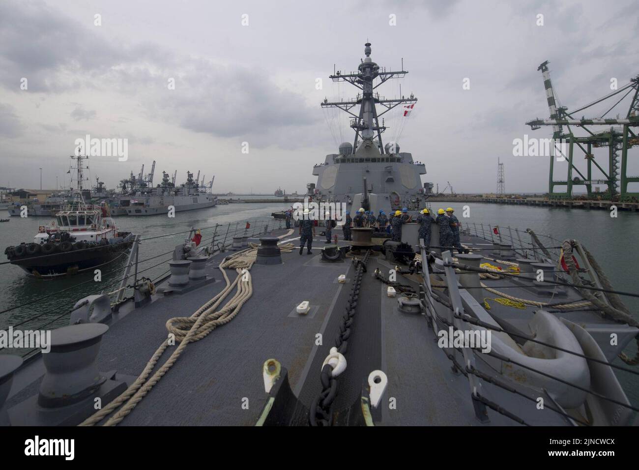 The Arleigh Burke-class guided-missile destroyer USS Shoup (DDG 86 ...