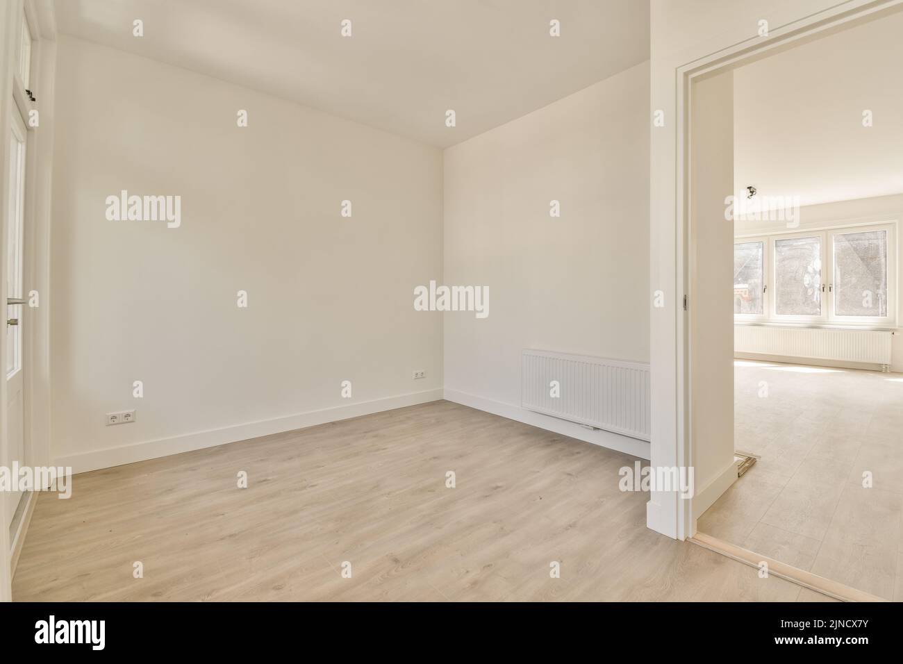 A cozy and spacious empty room in a luxury house Stock Photo - Alamy
