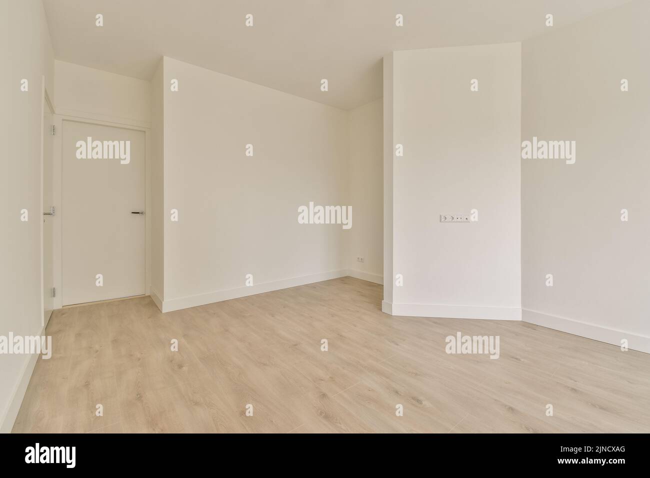 A cozy and spacious empty room in a luxury house Stock Photo - Alamy