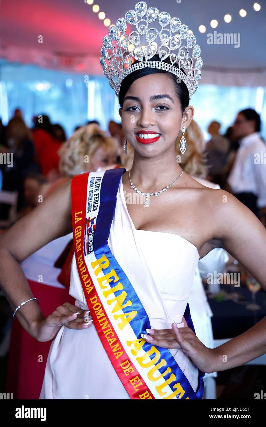 Dominican beauty queen representing the Bronx, Melody Pérez poses ...