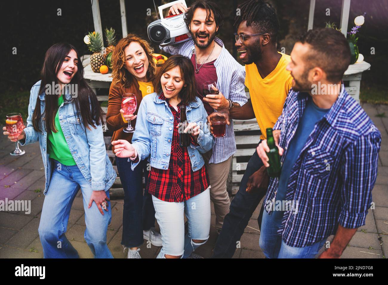 Women dance on bar hi-res stock photography and images - Alamy