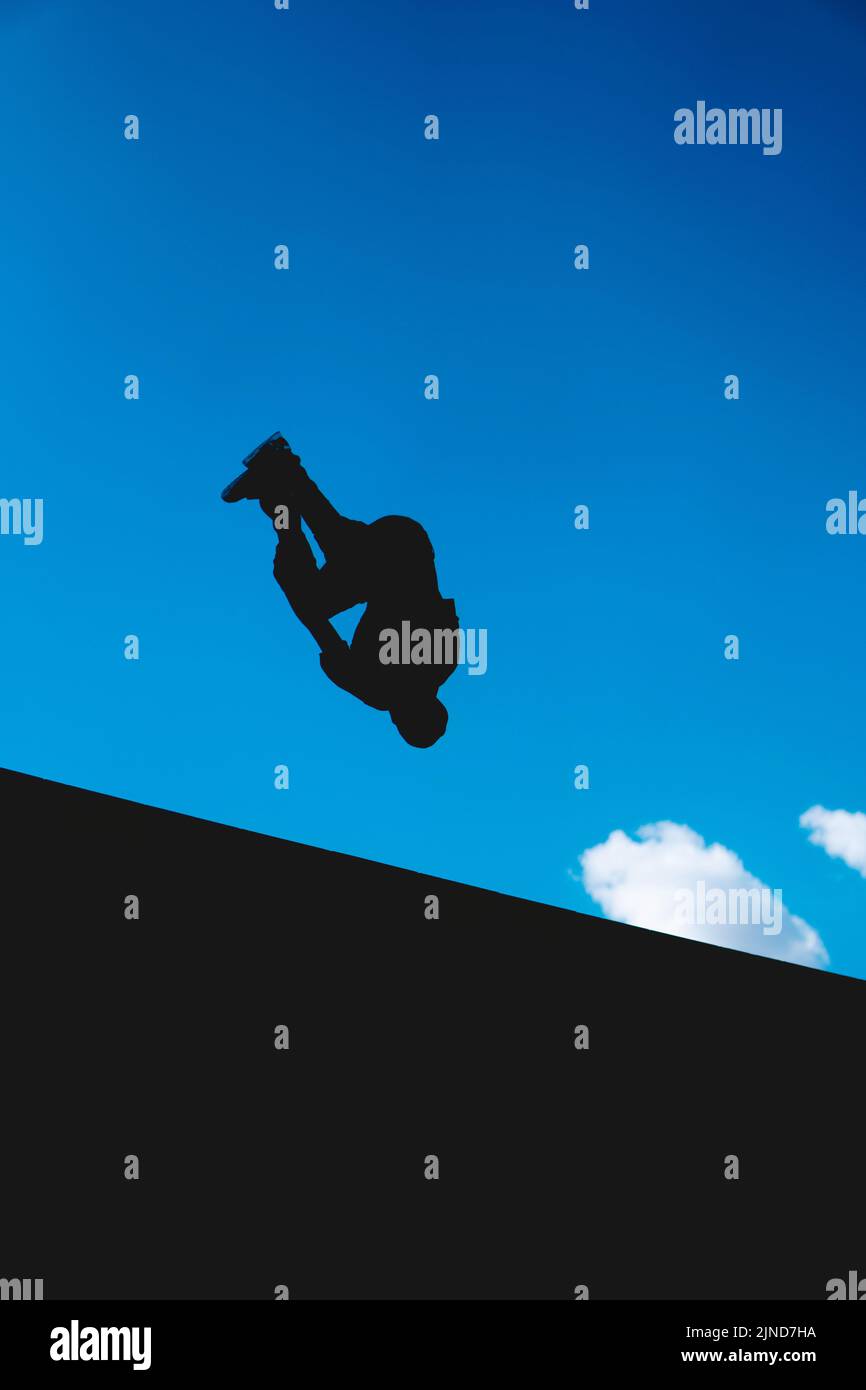 Silhouette gymnast in sunset hi-res stock photography and images - Alamy