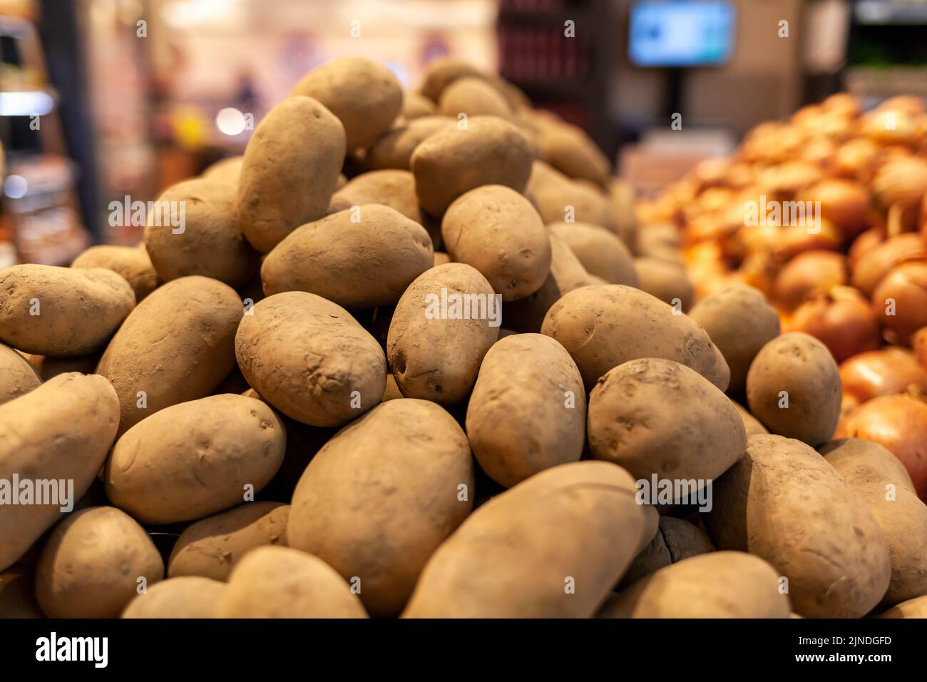 Choosing potato hi-res stock photography and images - Alamy